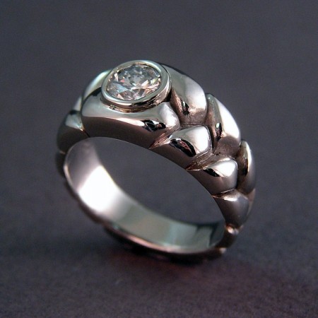 Custom Wedding Ring with an Overlap Braid Design